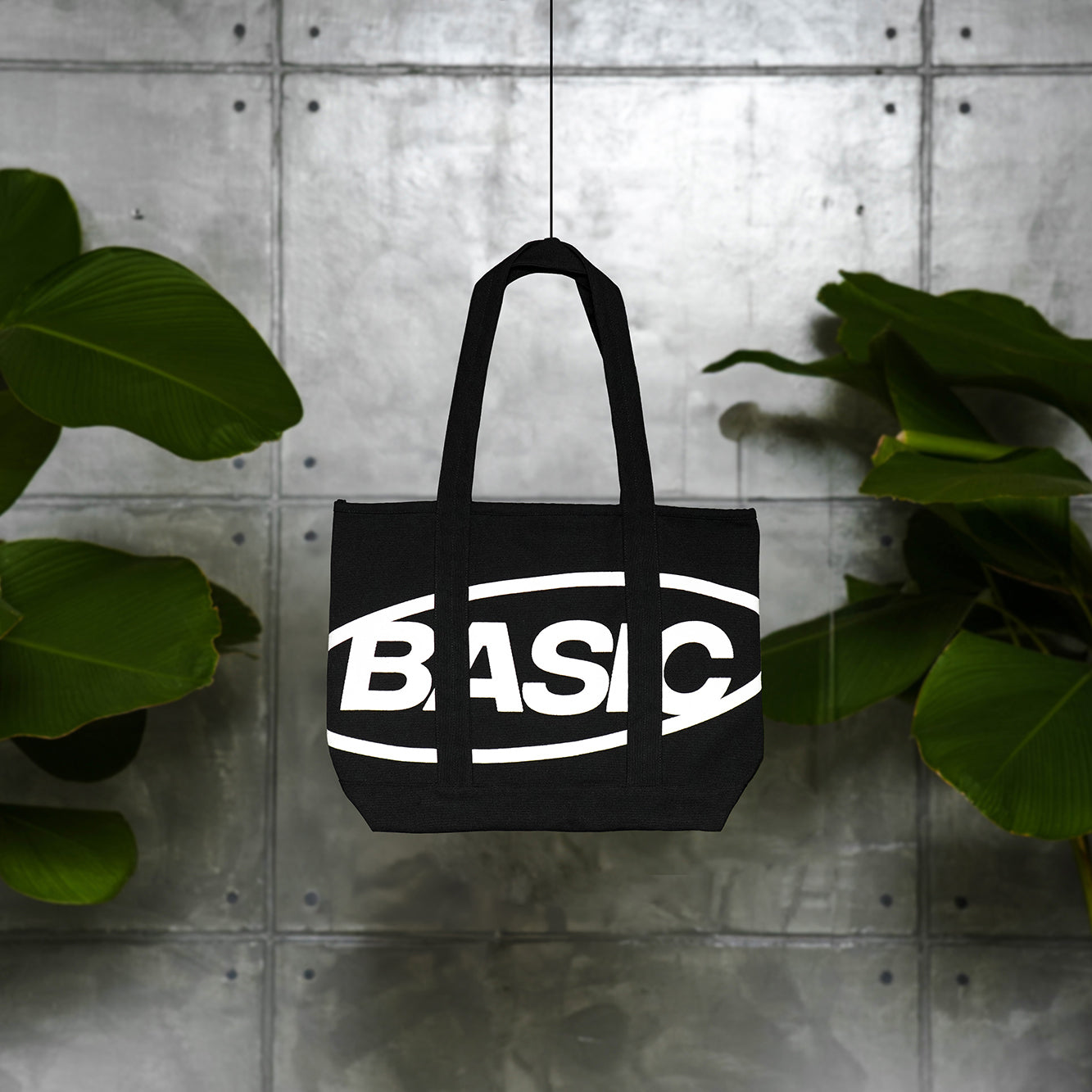 BASIC TOTE IN BLACK – PLAIN&SIMPLE